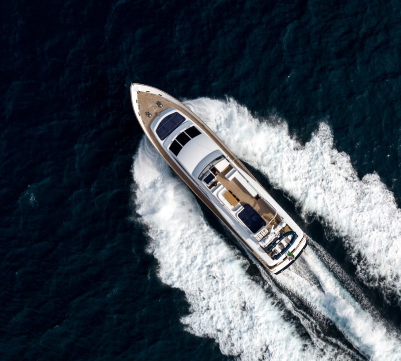 Yacht CROWBRIDGE, Diano Cantiere Navale | CHARTERWORLD Luxury ...